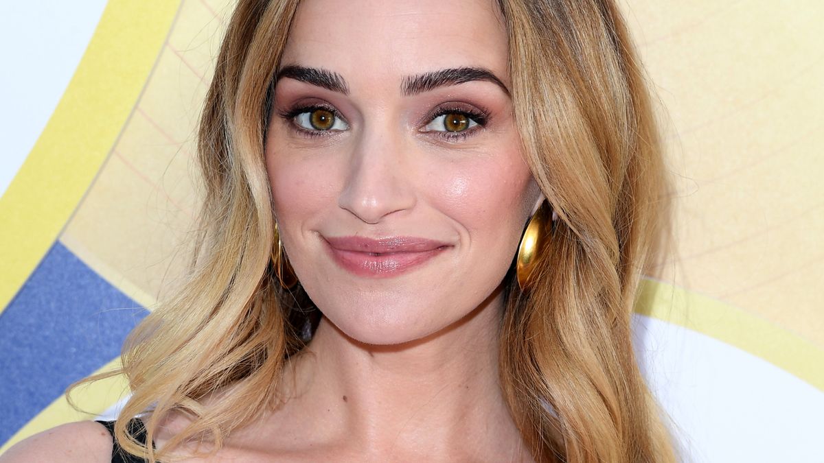 'Ginny and Georgia' Star Brianne Howey Swears By This Cult-Classic ...