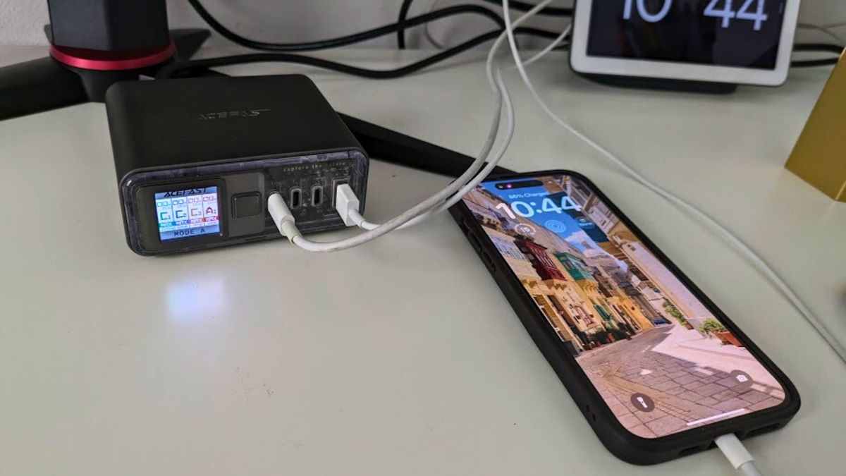 AceFast Z4 218W desktop power station review: a stylish solution for ...