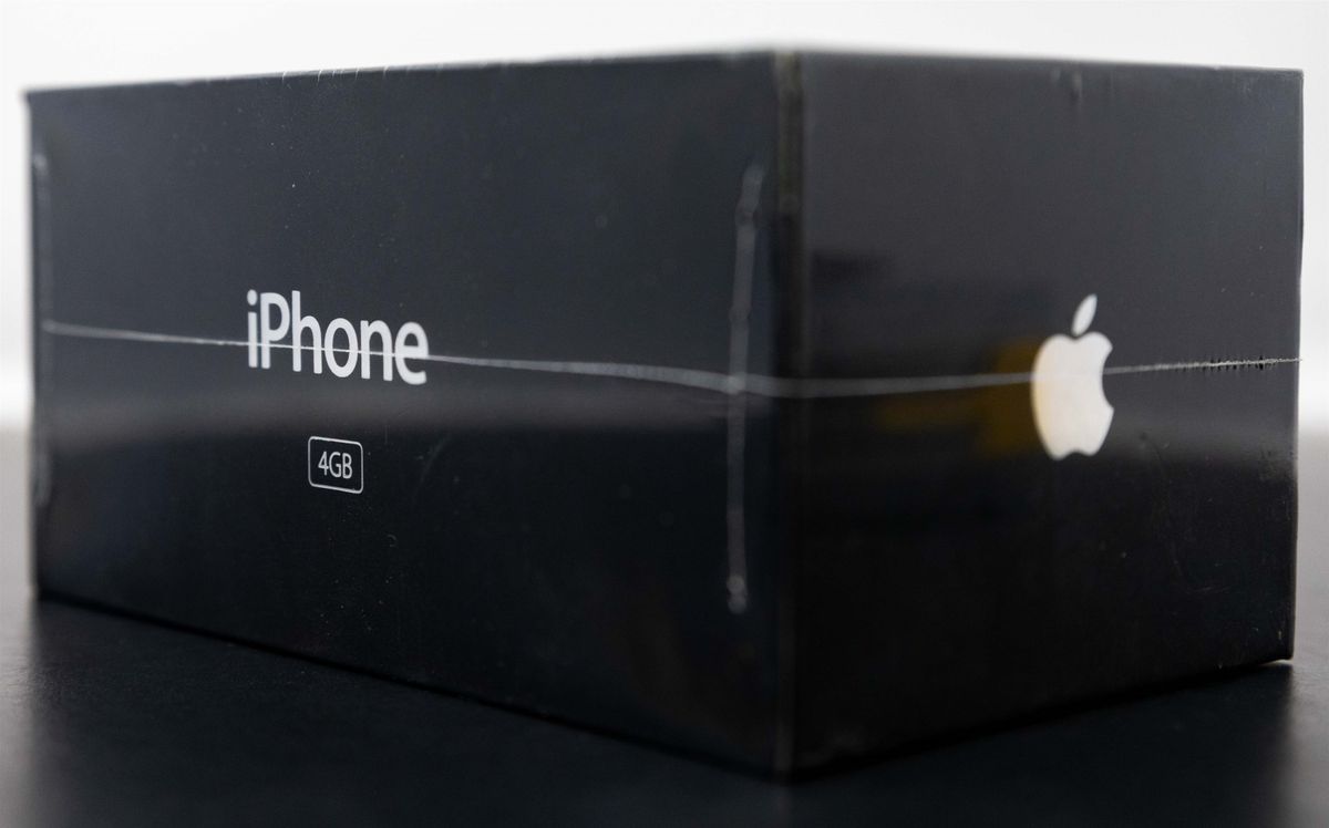 Original iPhone just sold for $190,000 at auction — but these gadgets ...