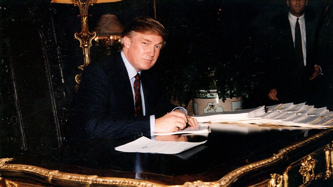 Does Donald Trump Spray Tan? - Tracking Donald Trump's Fading Tan ...