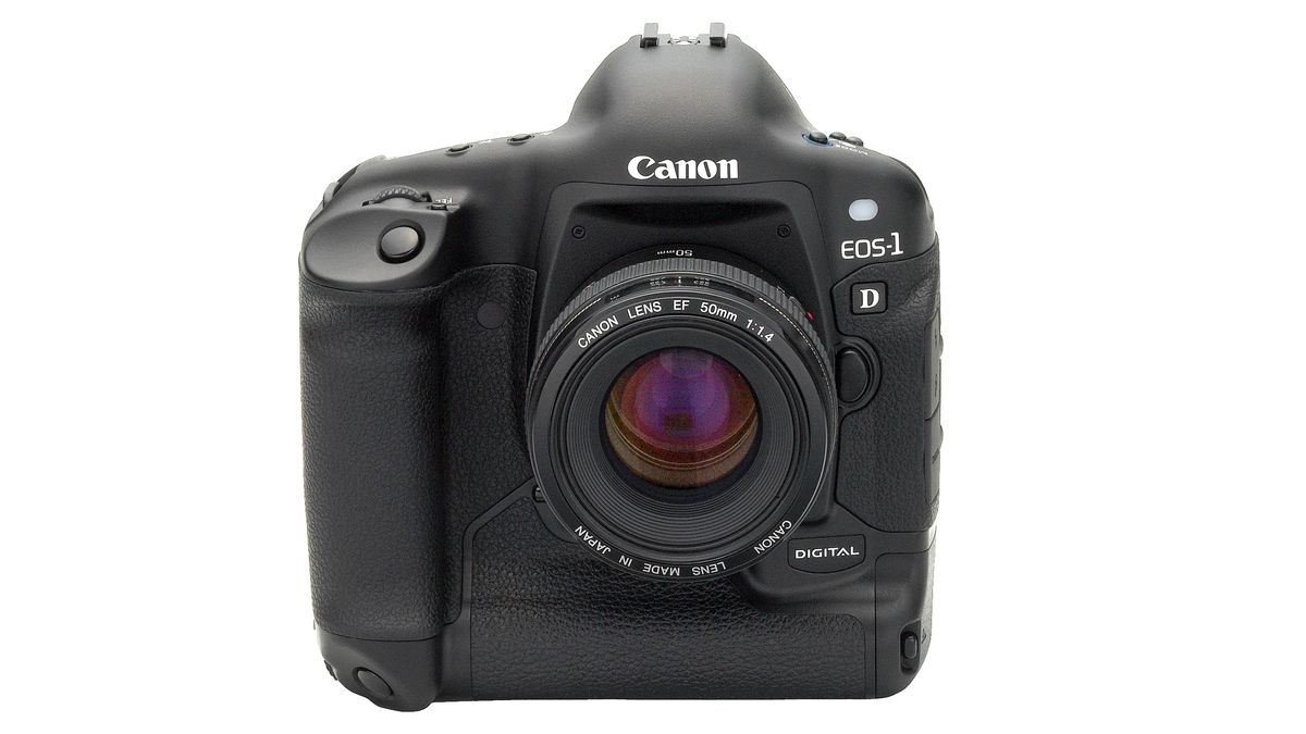 Two tribes go to war: 50 years of Canon/Nikon professional camera ...