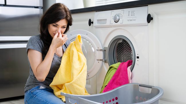 7 reasons your clothes come out smelly from the washing machine | Tom's ...
