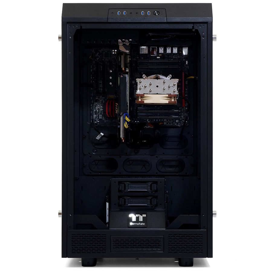 Building With Thermaltake's Tower 900