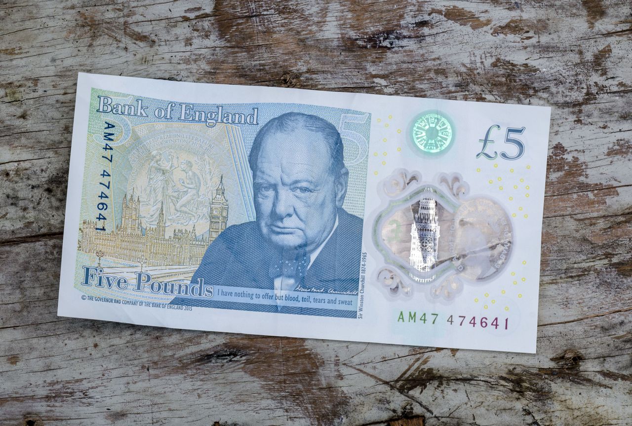 Can You Spot The Huge Grammatical Error On The New £5 Notes? | Marie Claire UK