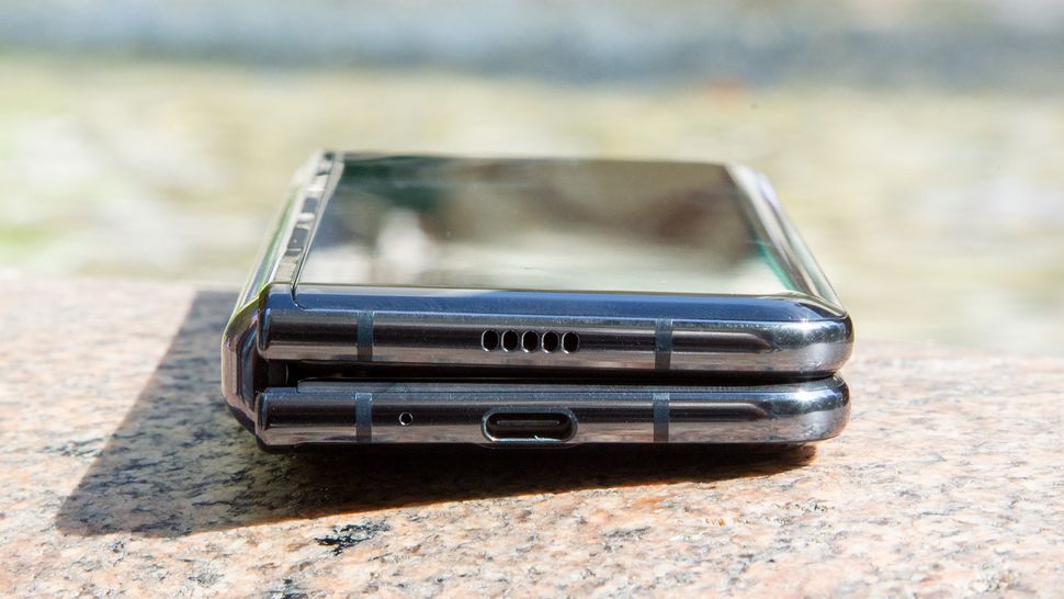 Galaxy Z Flip vs. Galaxy Fold: Which Samsung foldable phone is tops ...