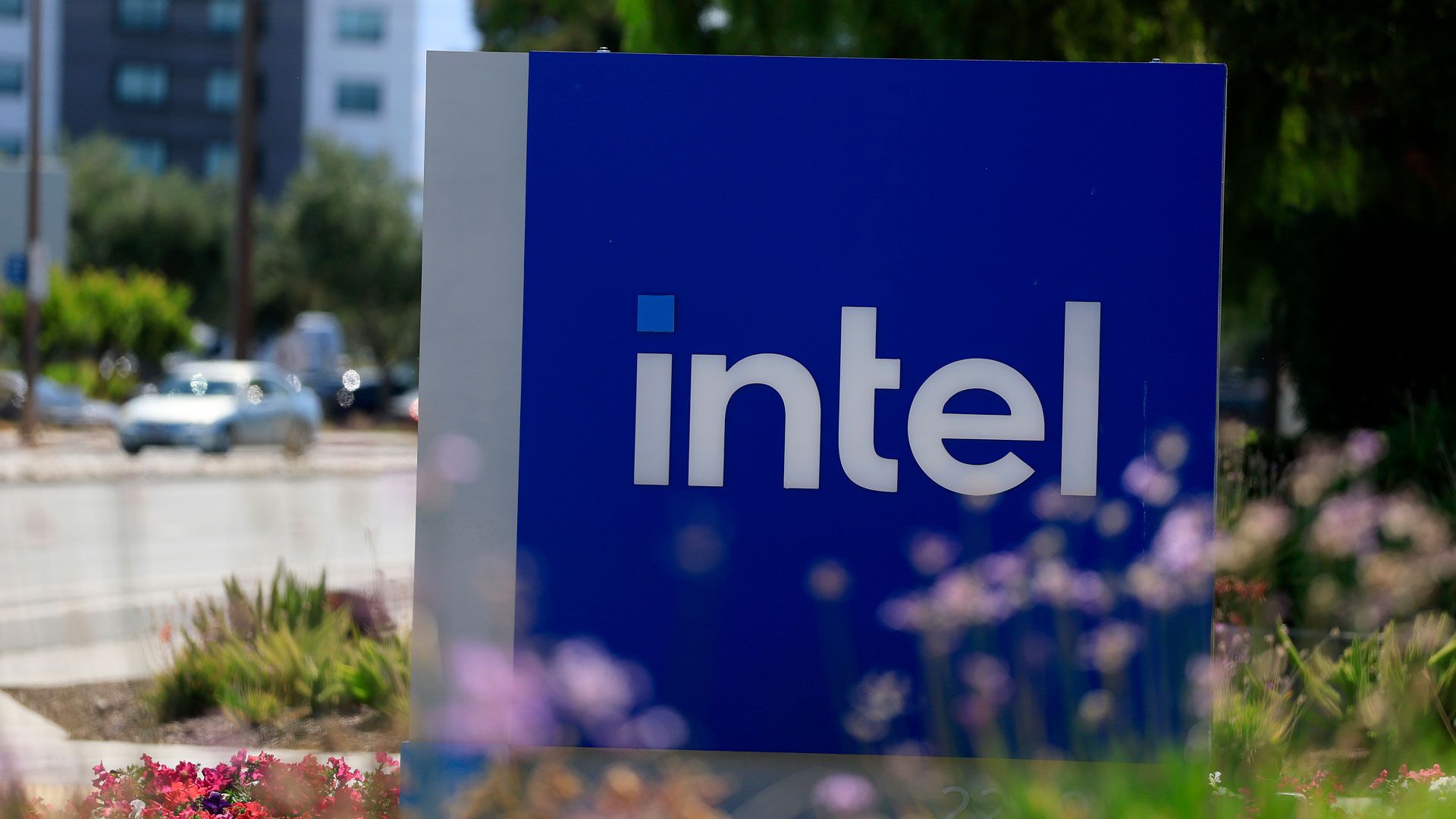 U.S. gov't will take a 9.9% ownership stake in Intel — Trump ...