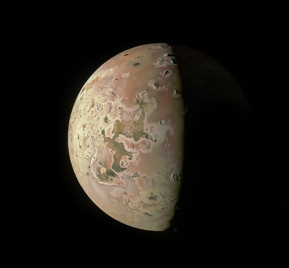 Jupiter's volcanic moon Io looks stunning in new Juno probe photos | Space