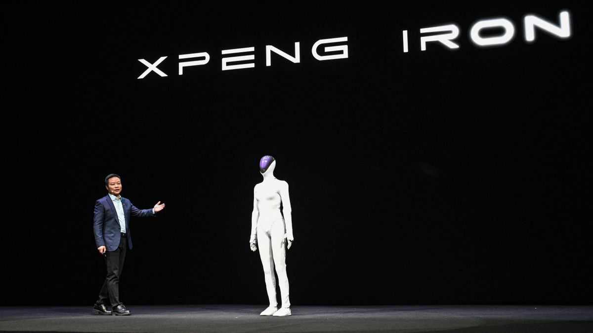 Watch: Chinese company's new humanoid robot moves so smoothly, they had ...
