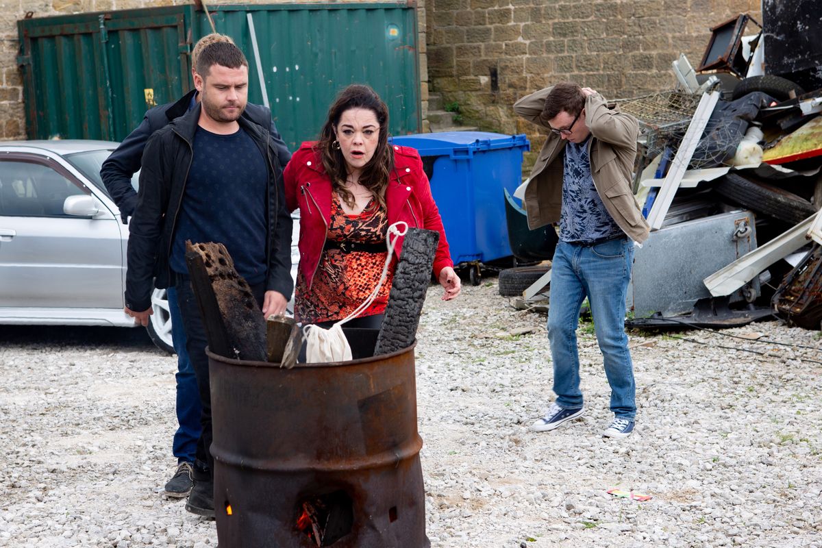 Emmerdale Spoilers Mandy Dingle Fears For Her LIFE When Thug Terry Emmerdale Spoilers Mandy Dingle Fears For Her LIFE When Thug Terry