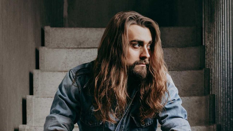 Michael Catton: the singer with Iron Maiden in his veins and the 80s in ...