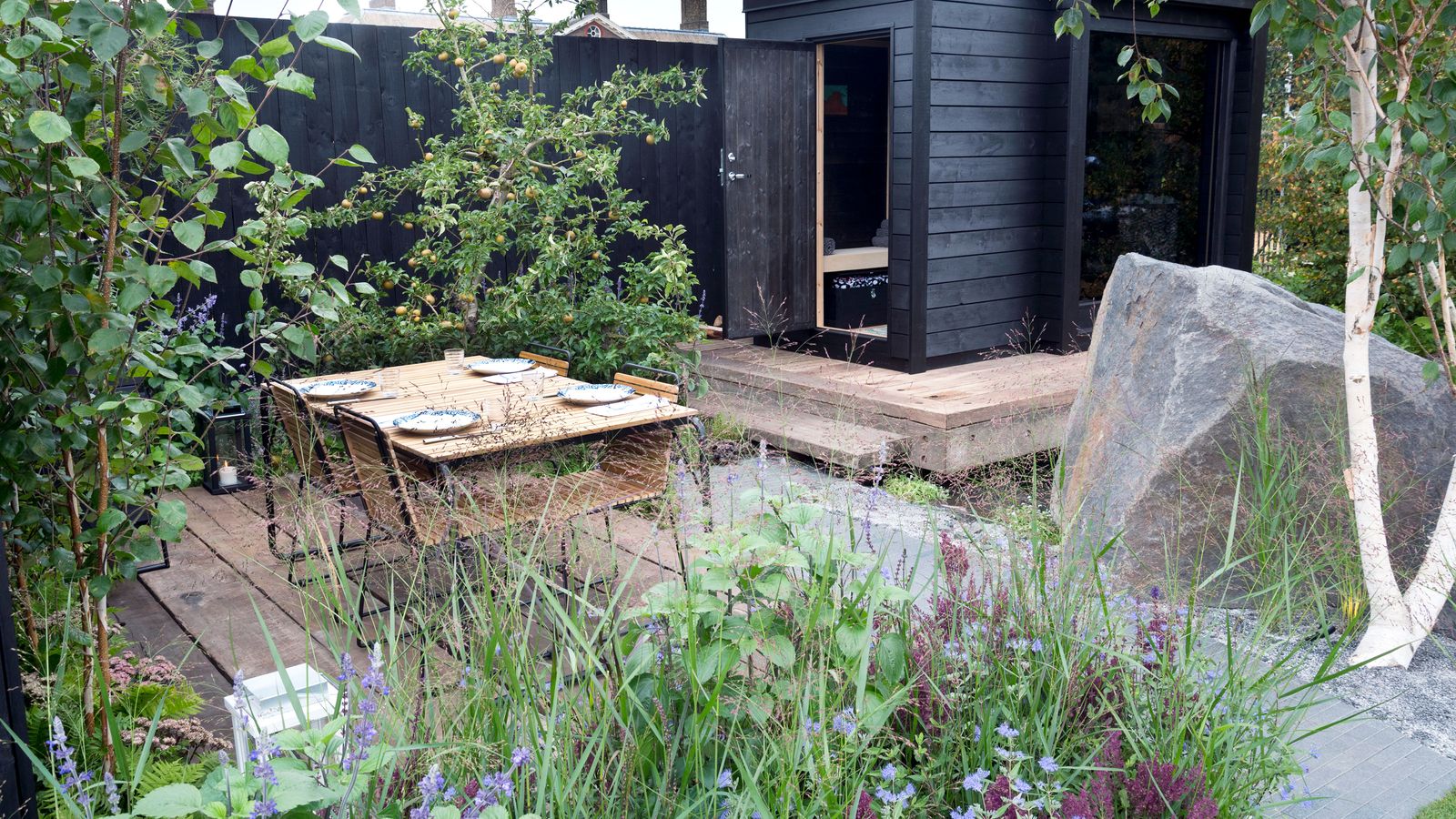Landscaping with timbers: 12 ideas and tips for your plot | Gardeningetc