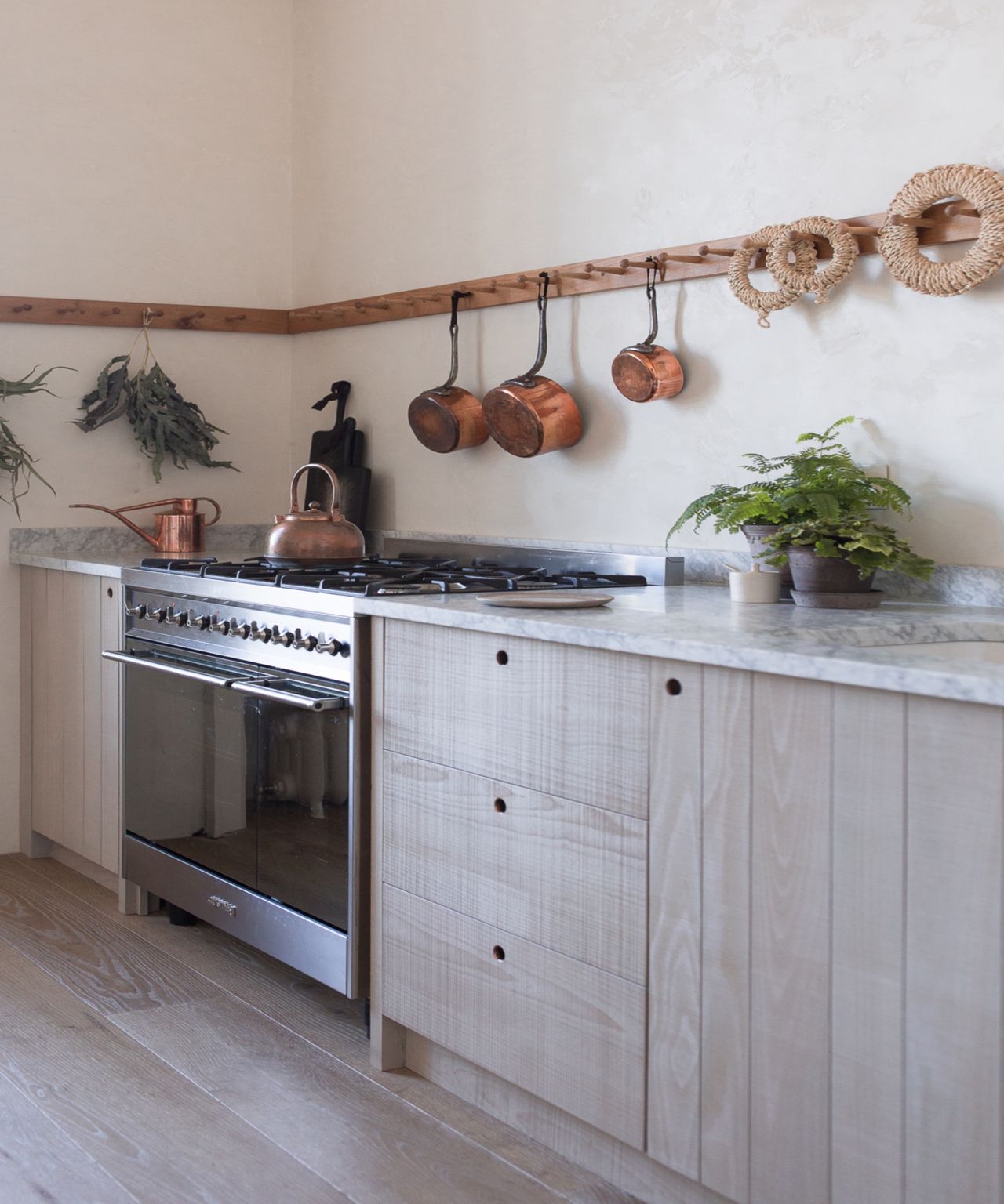 Organizing pots and pans: 10 ways to keep cookware neat | Homes and Gardens