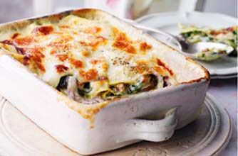 Extra cheesy leek and bacon lasagne | Dinner Recipes | GoodtoKnow