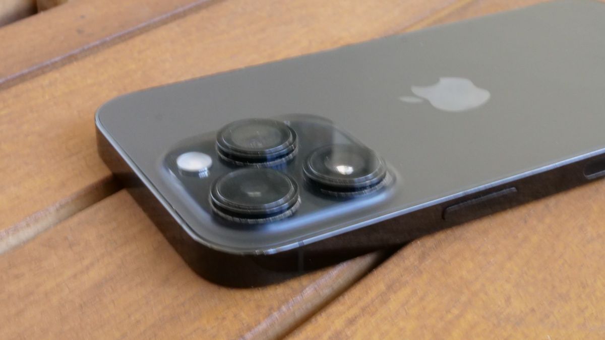 Everyone’s talking about an iPhone 15 ‘periscope’ camera — but what ...