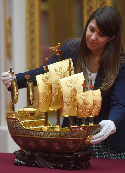 Royal gifts: the most extravagant and crazy presents given to the ...
