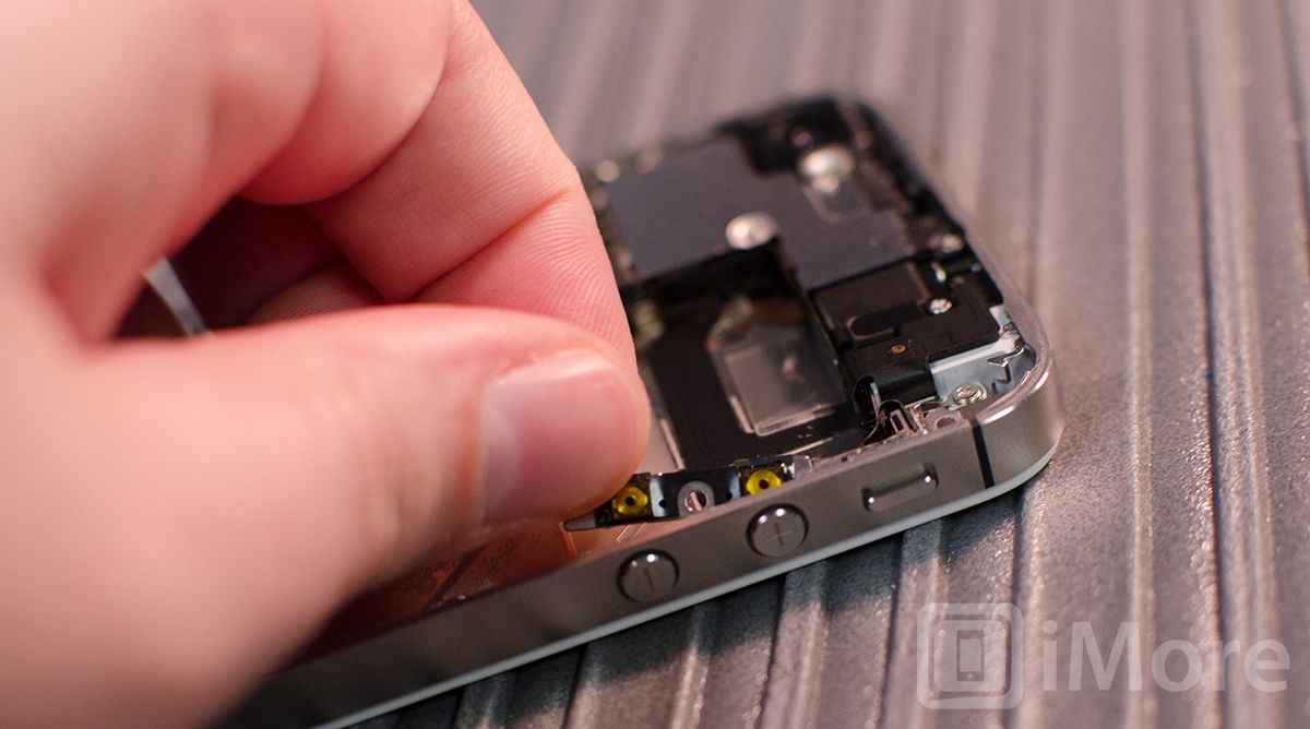 How to replace the volume buttons in an iPhone 4S | iMore