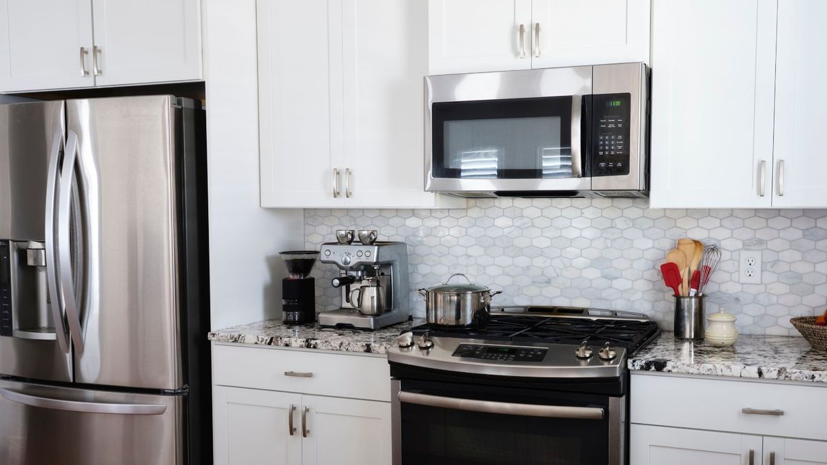 How to clean a microwave filter: according to experts | Homes and Gardens