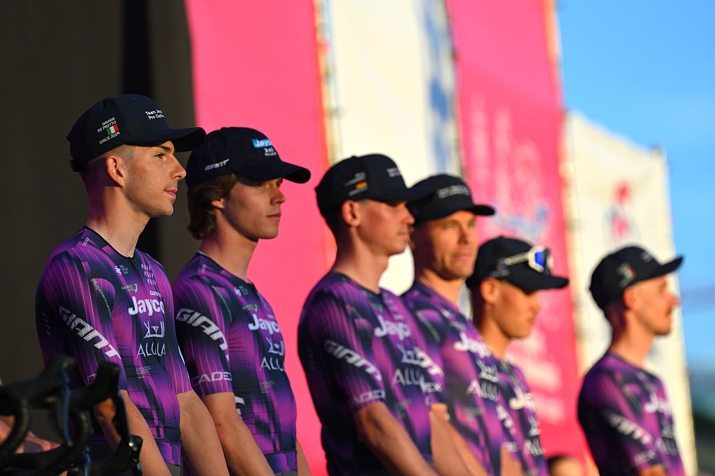 Jayco-AlUla complete 2026 men's team with Rudy Porter, back from injury ...