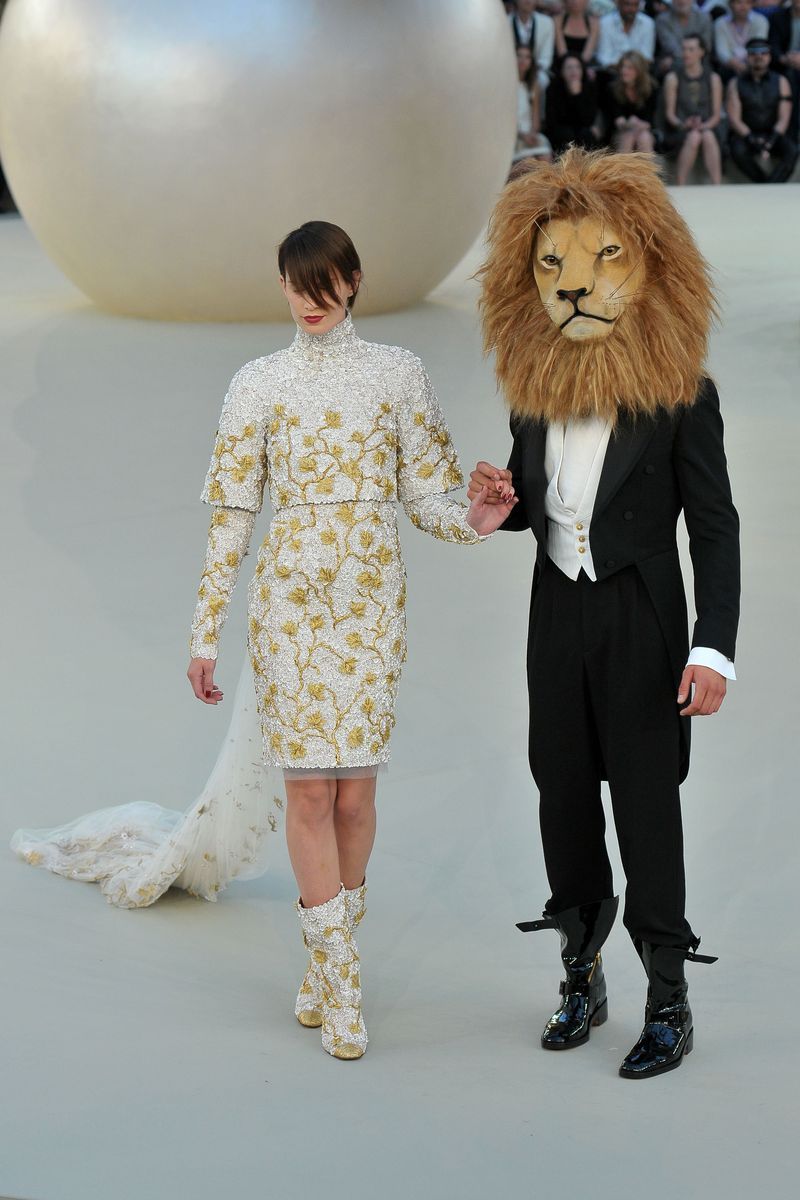 Karl Lagerfeld's 45 Most Iconic Chanel Runway Looks | Marie Claire