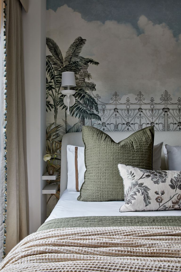 Your Guide to Buying and Styling On-Trend Wallpaper for 2024