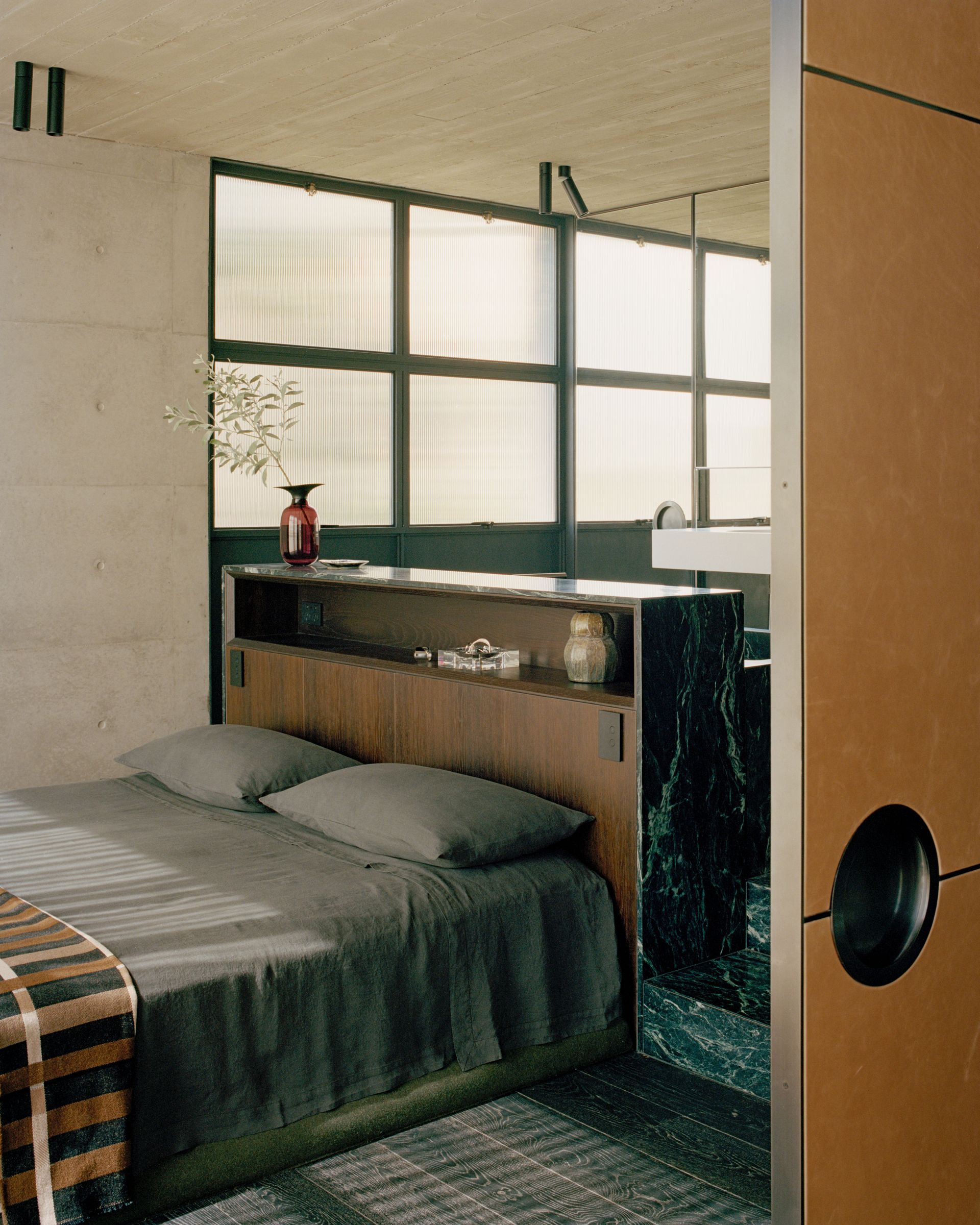 Designers Are Choosing This Minimalist Type of Bed | Livingetc
