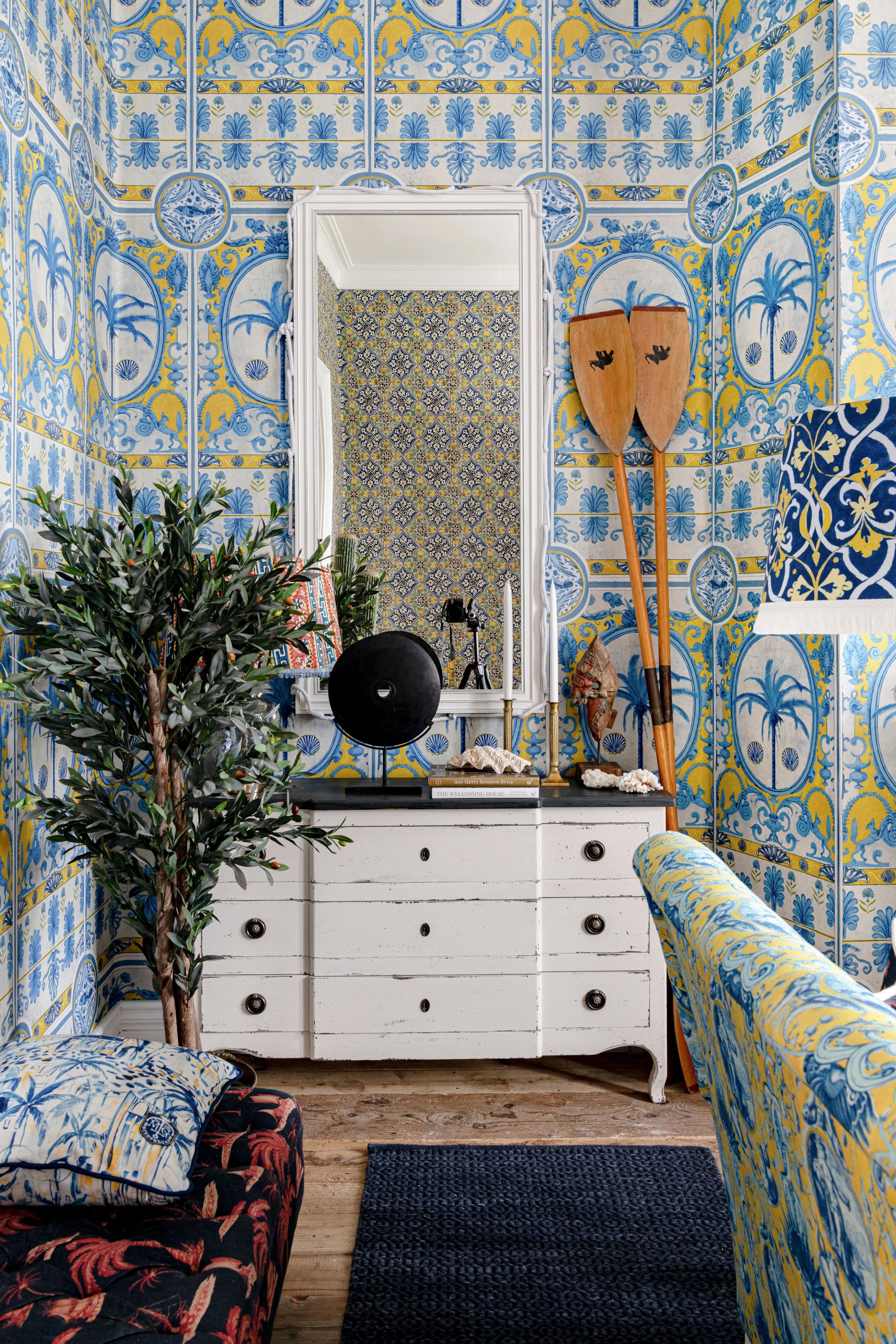 20 spaces that show off blue and white decor – stylishly | Homes and ...