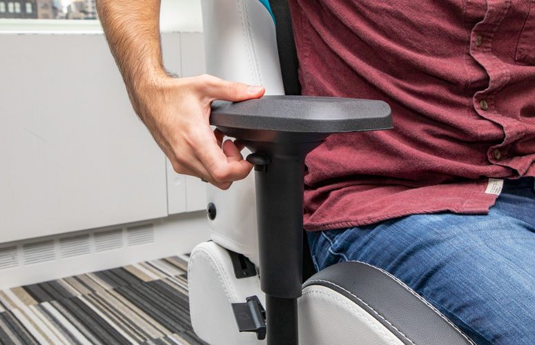 Alienware S5000 Gaming Chair - Full Review | Laptop Mag