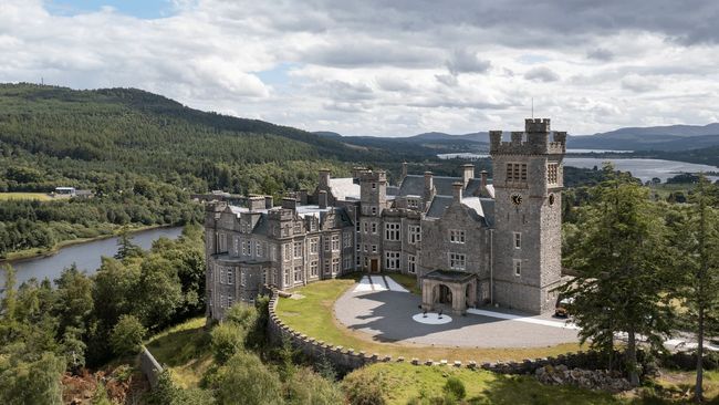 Take a look inside this Traitors-style castle in Scotland that's for ...