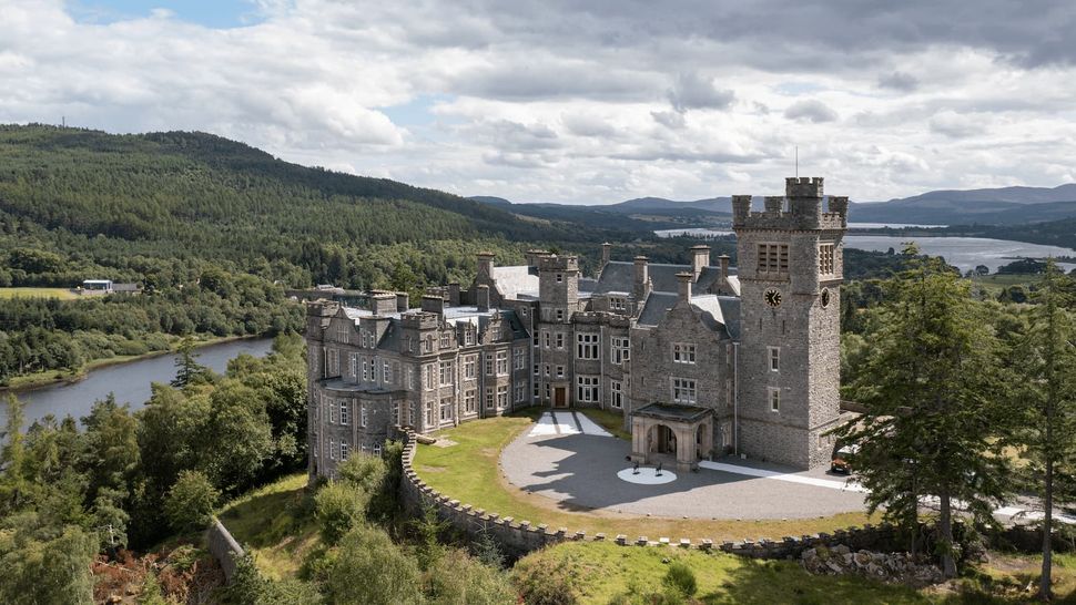 Take a look inside this Traitors-style castle in Scotland that's for ...