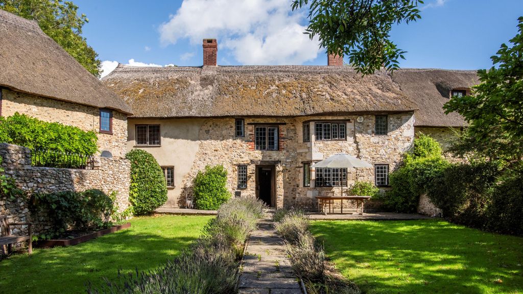 A simply perfect thatched cottage in Devon, with charm, walled gardens ...