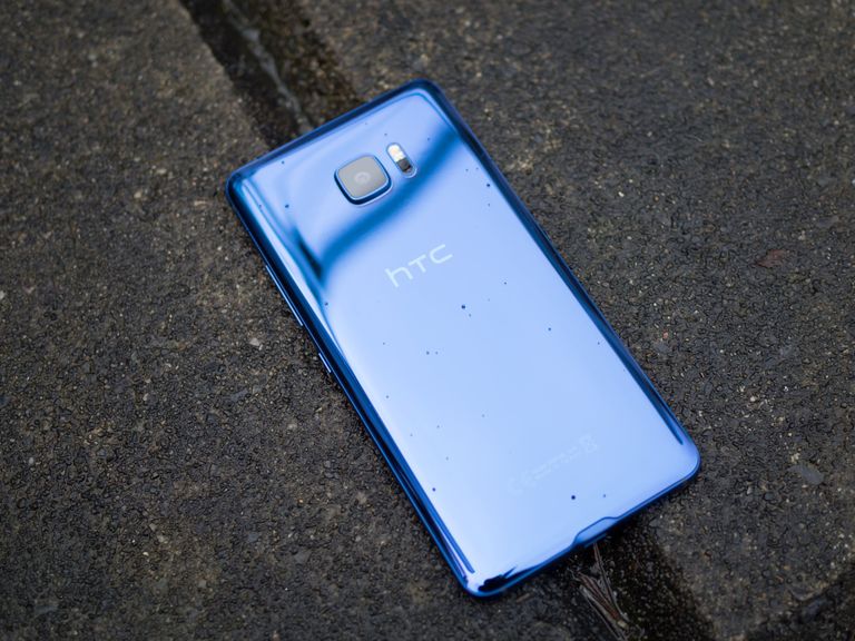 HTC U Ultra review: A beautiful group of questionable decisions ...