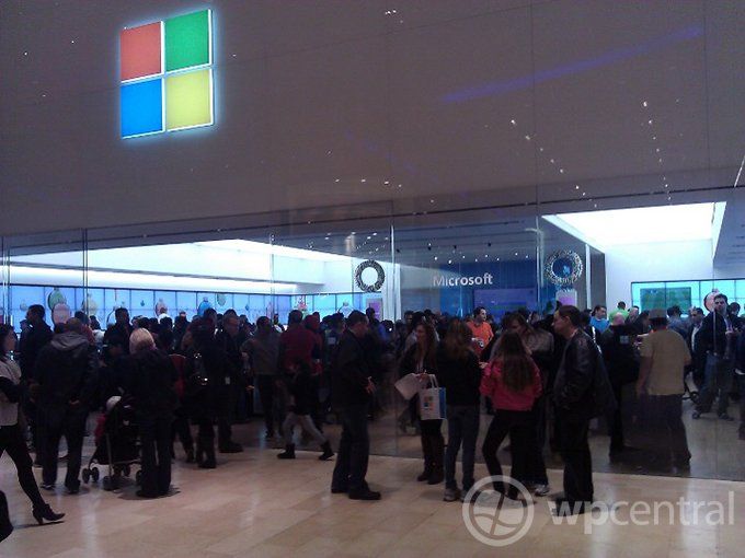 First Canadian Microsoft Store opens at Yorkdale Mall, Toronto ...