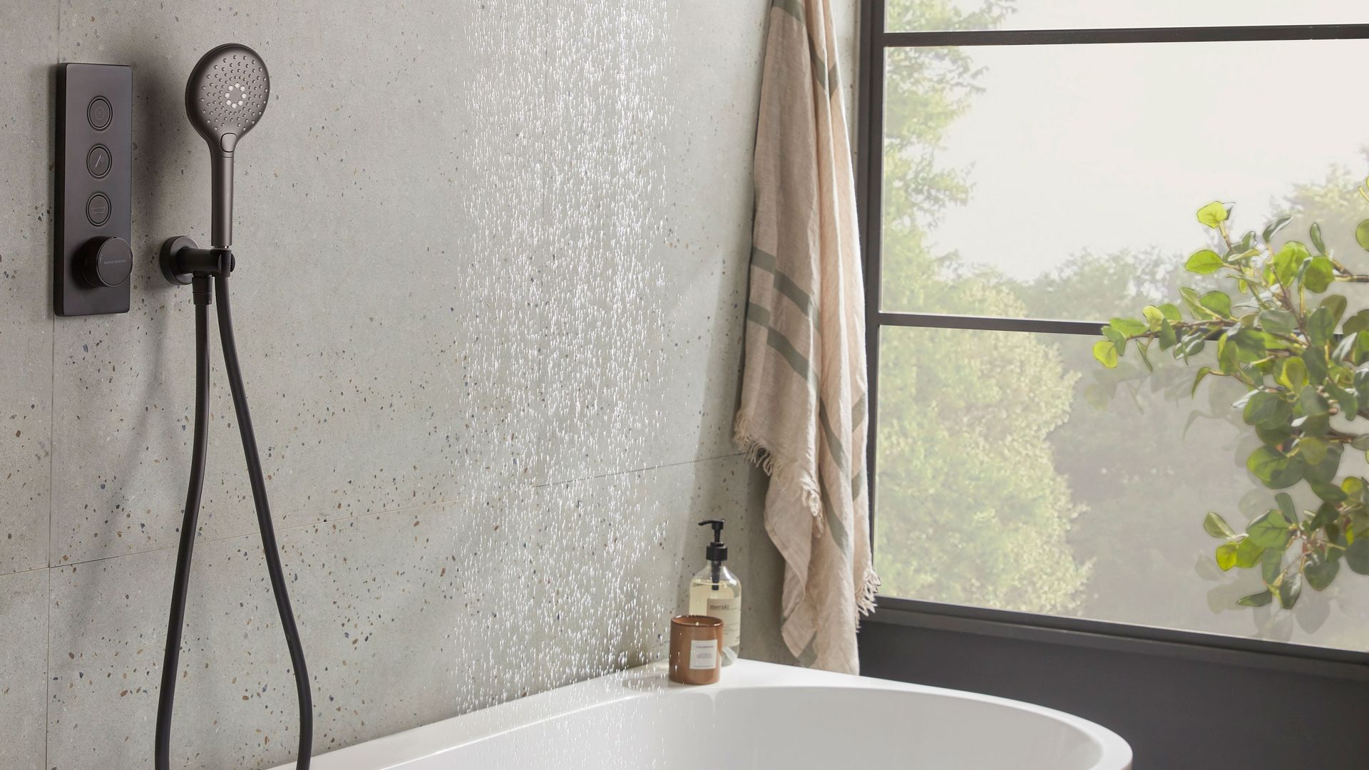 Shower vs Bath Water Usage — How Do They Compare? | Livingetc