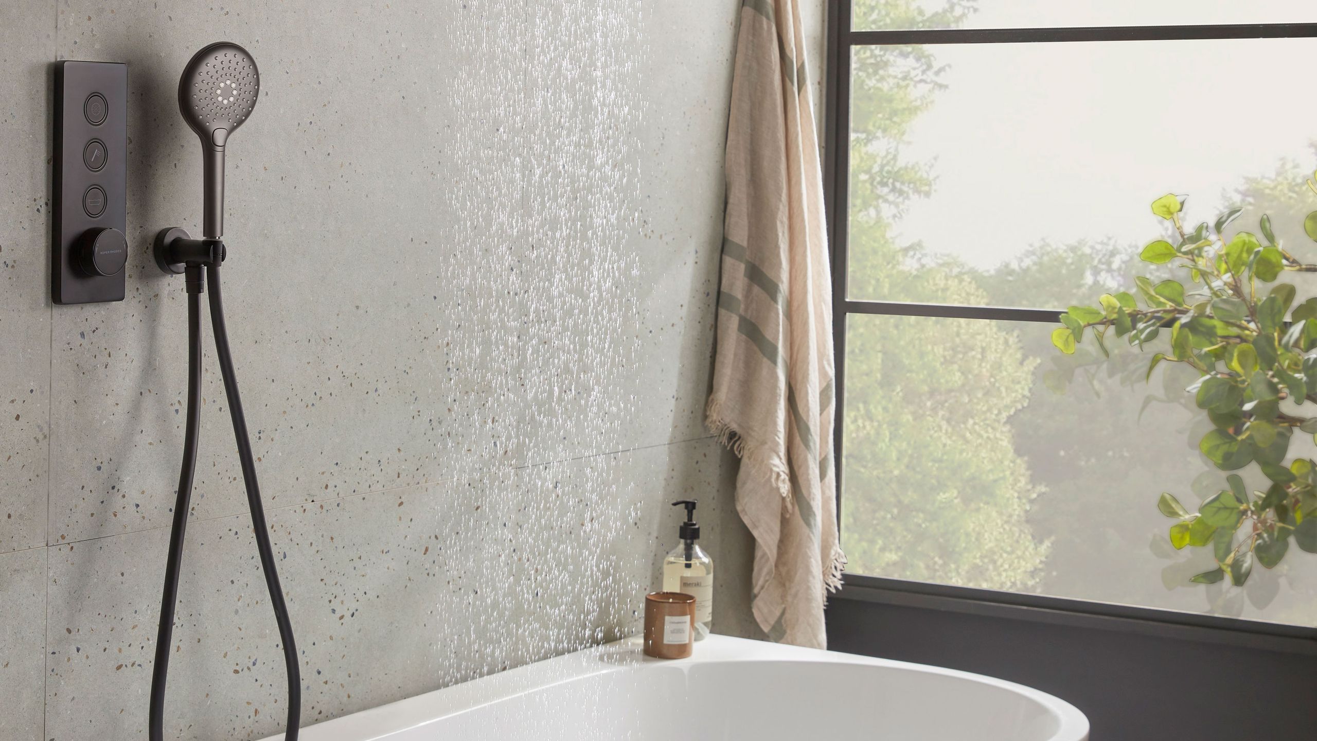 Shower vs Bath Water Usage — How Do They Compare? | Livingetc