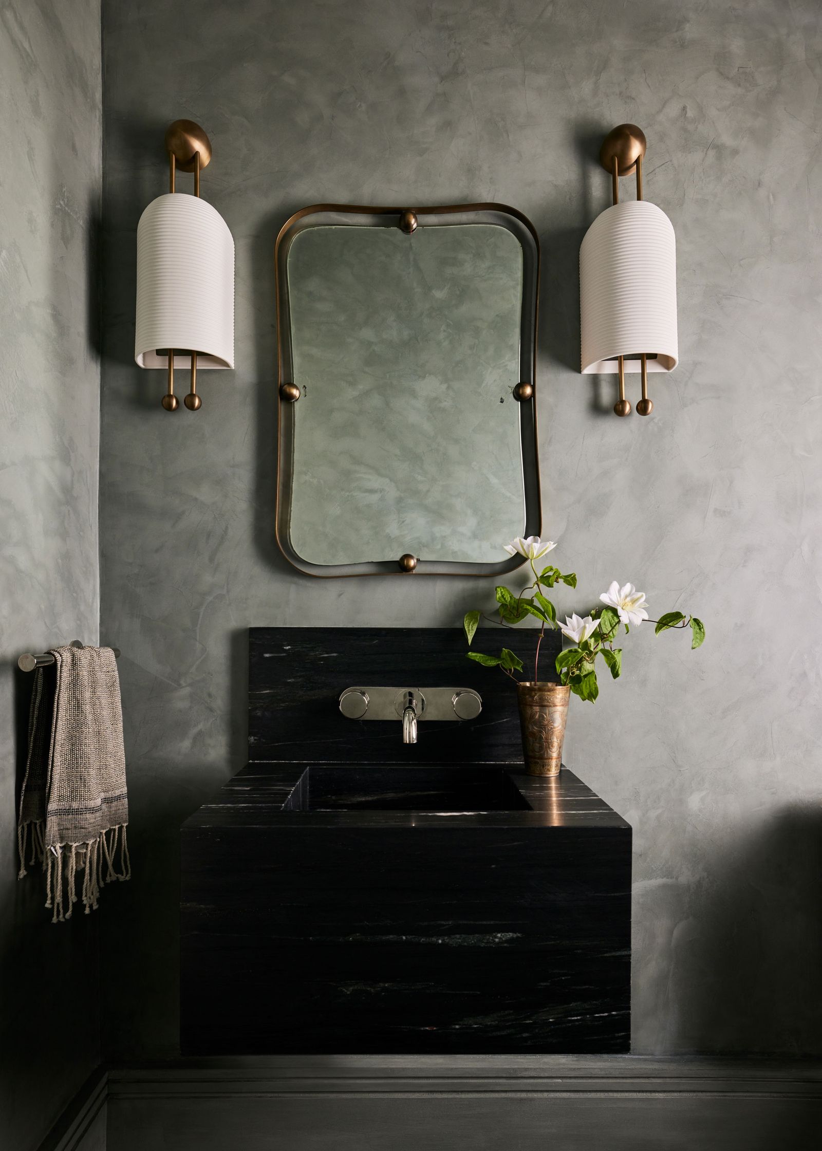 8 Things People With Nice-Smelling Powder Rooms Always Do | Livingetc