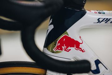 Remco Evenepoel’s Specialized S-Works Tarmac SL8 for 2026: Gold accents ...