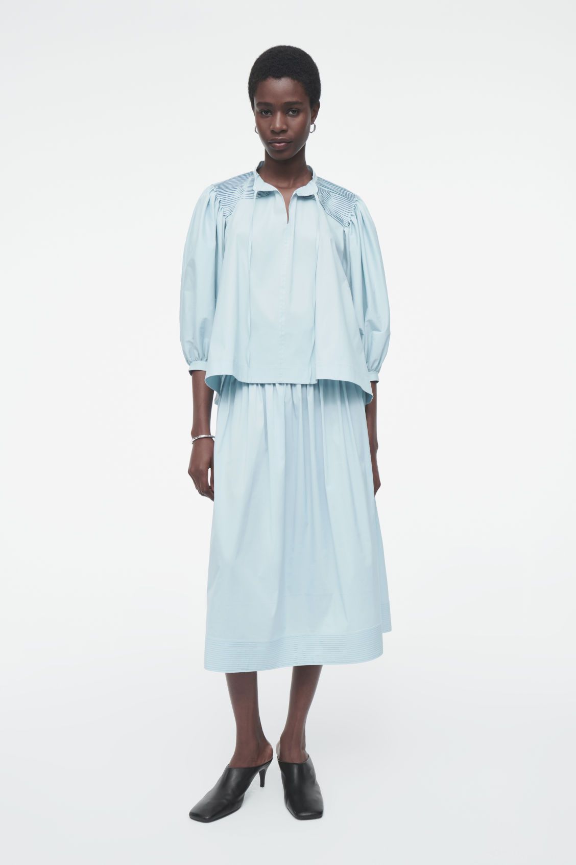 Sienna Miller Just Wore the Prettiest Pastel Colour Combo in Paris ...