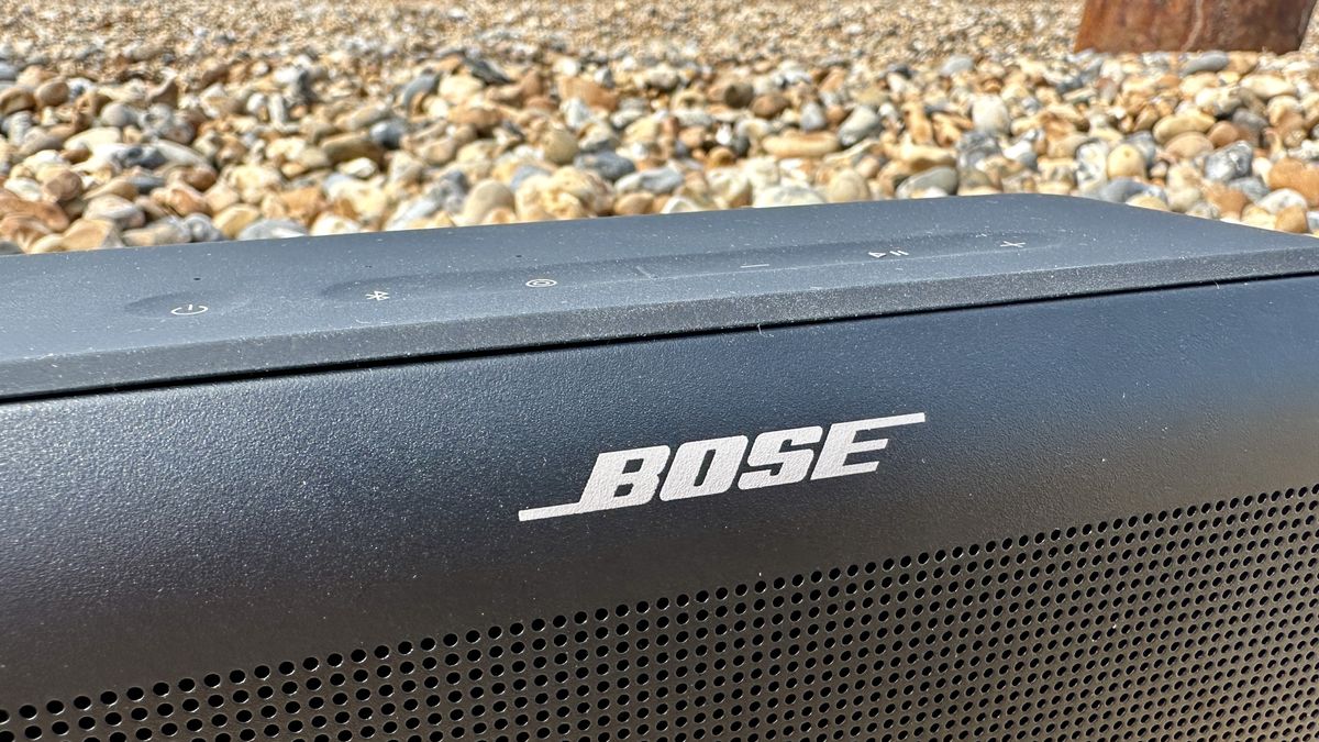 Bose SoundLink Plus review: a difficult middle child in Bose's ...