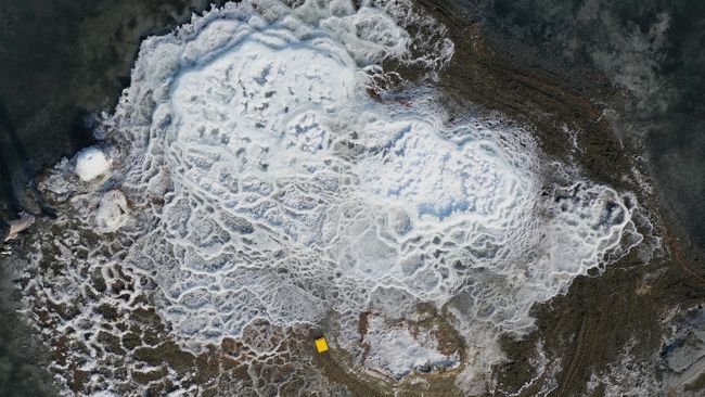 Strange 'Martian' Mineral Mounds Rise Up from Utah's Great Salt Lake ...