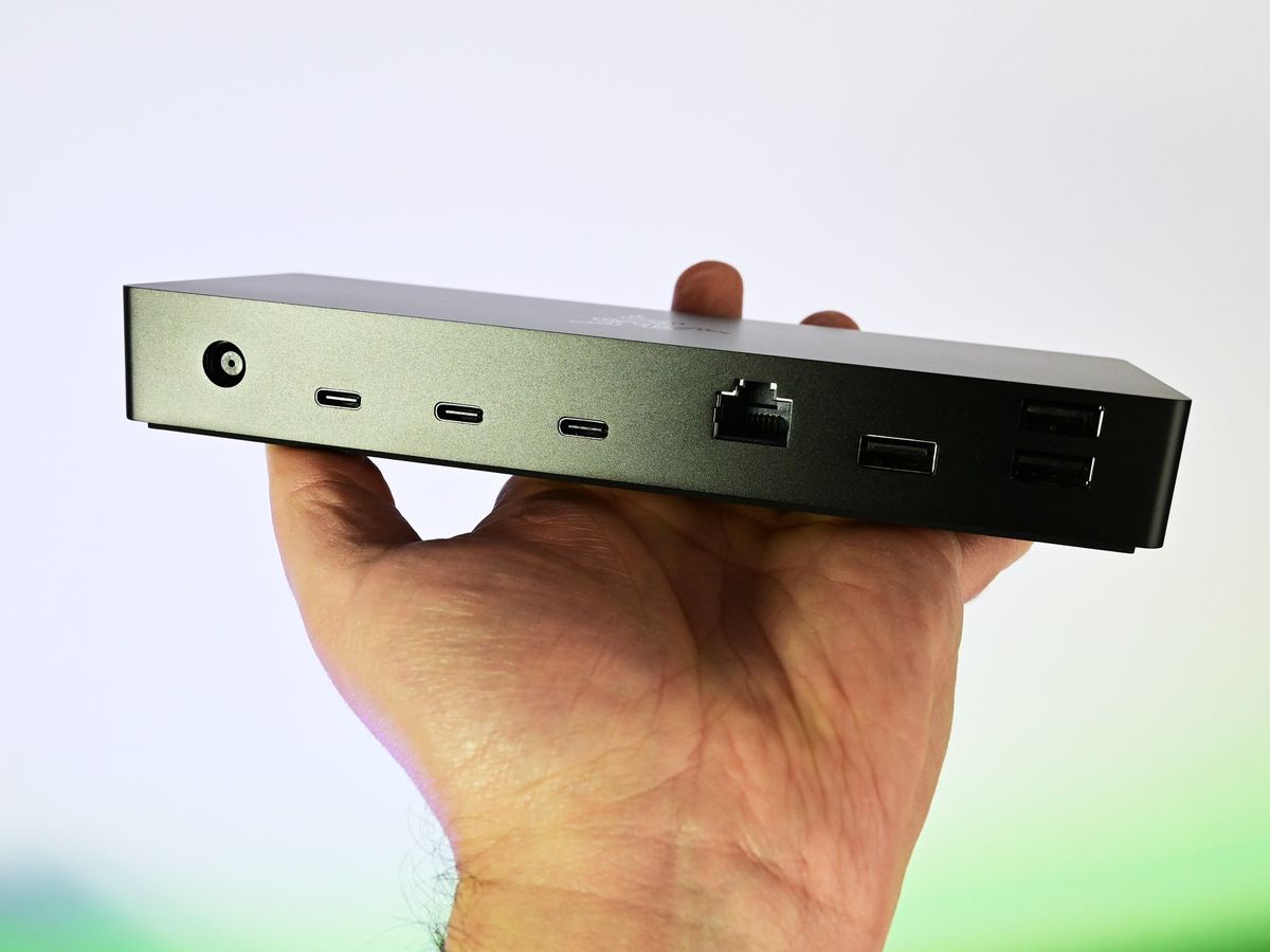 Razer Thunderbolt 4 Dock Chroma review: Who says your docking station ...