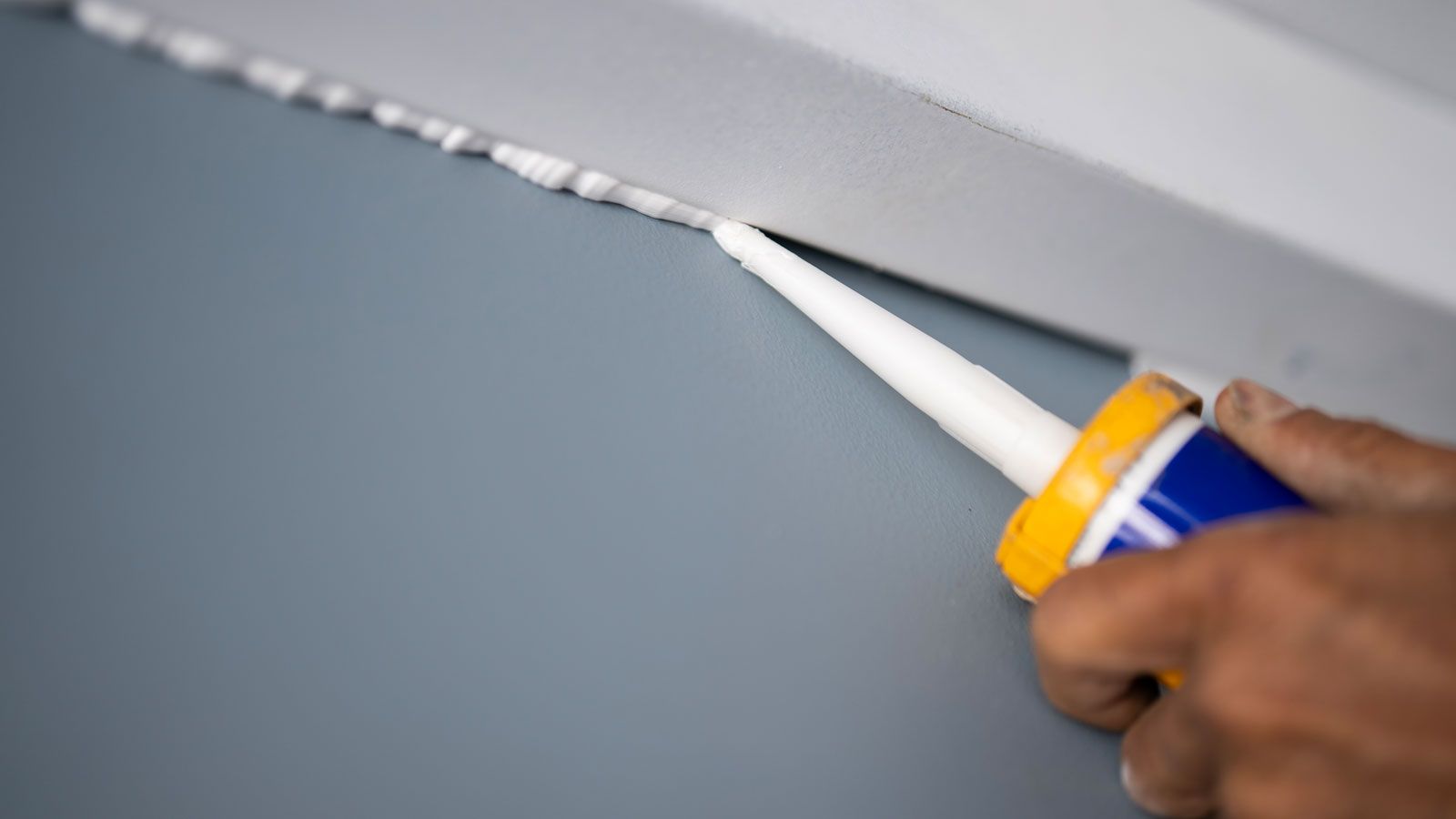 Caulking: 11 tips for a smooth and professional finish | Homebuilding