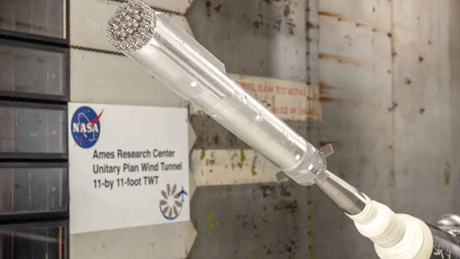SpaceX Super Heavy rocket gets supersonic wind tunnel test for NASA's ...