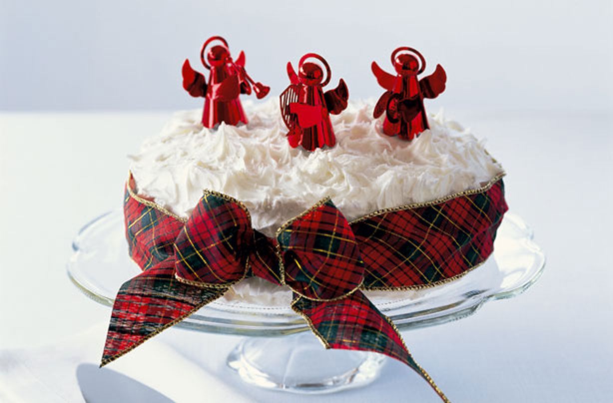 34 Christmas cake ideas: Simple Christmas cake decorations | GoodtoKnow