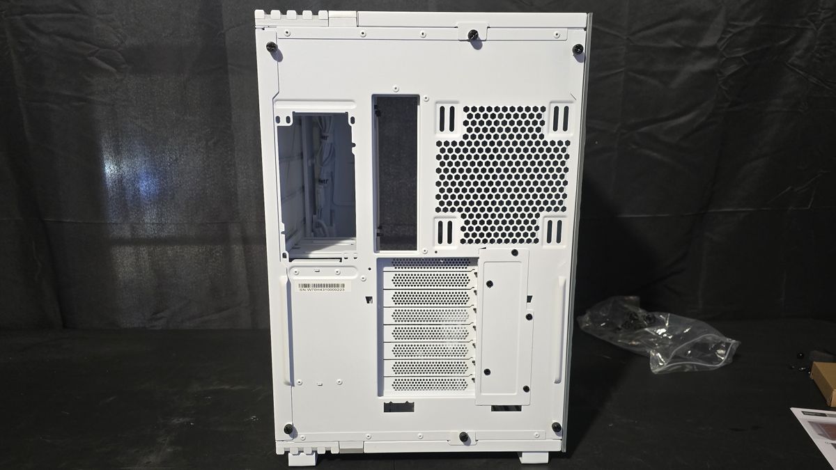 Be Quiet Light Base 900 DX Case Review: Innovative design with lots of ...