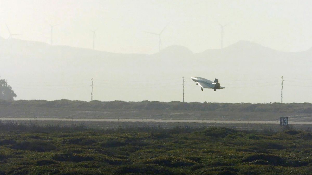 Stratolaunch's Talon-A2 prototype goes hypersonic after dropping from ...