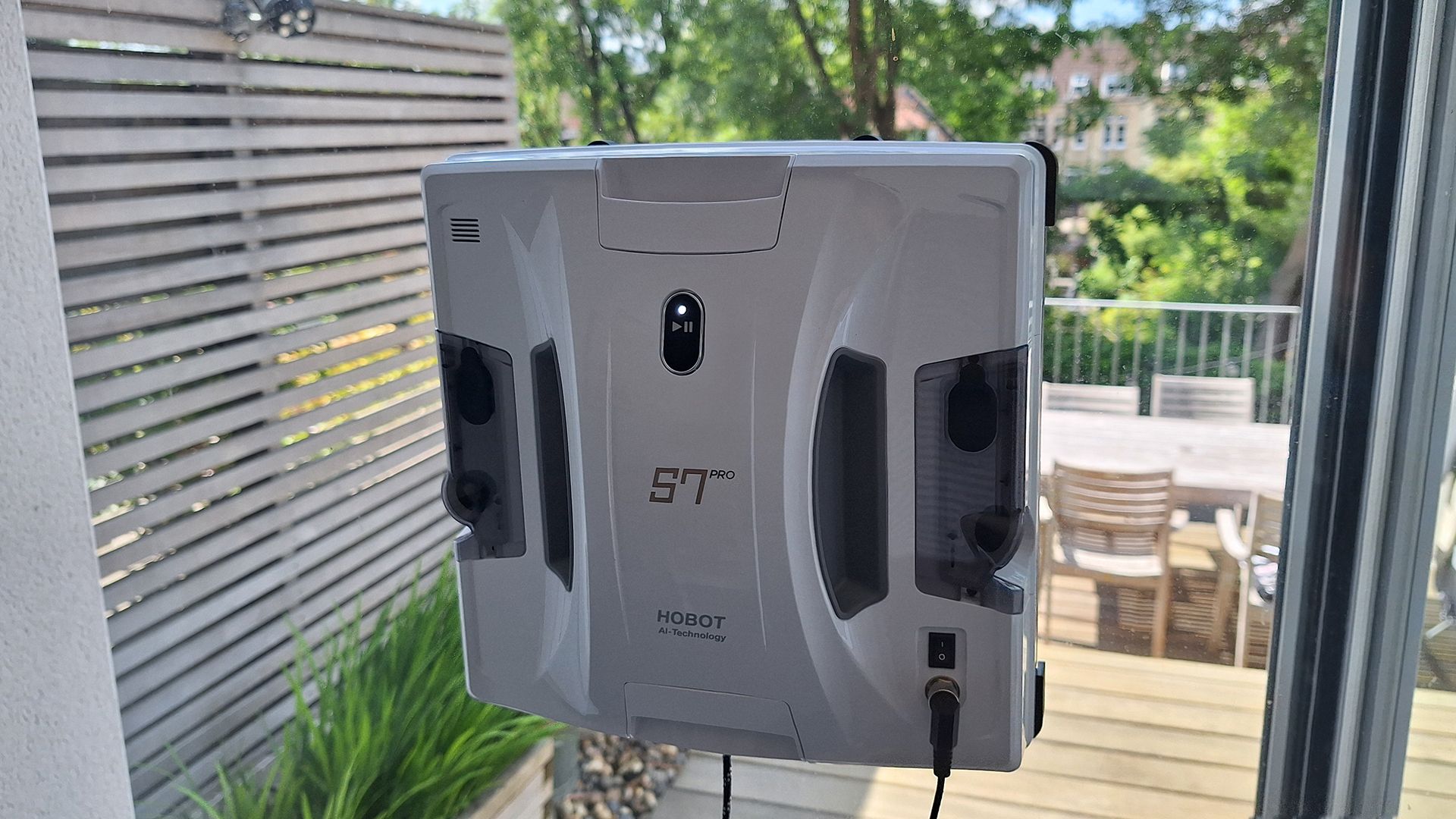 I tested a robotic window cleaner – here are 3 things that surprised me ...