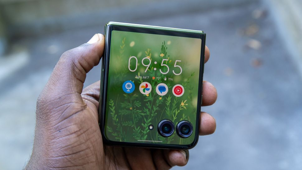 How to set up and use apps on the Motorola Razr cover screen | Android ...