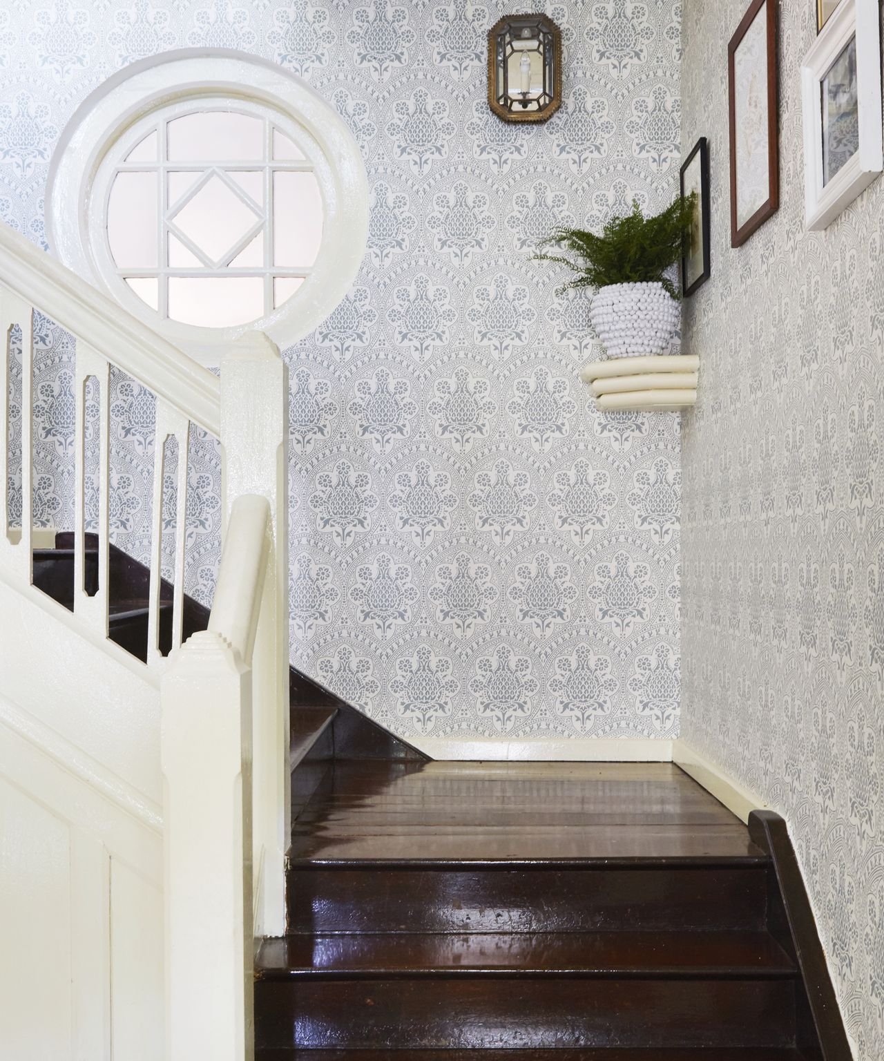 Hallway wallpaper ideas: 20 statement wallpapers for a hall | Homes and ...