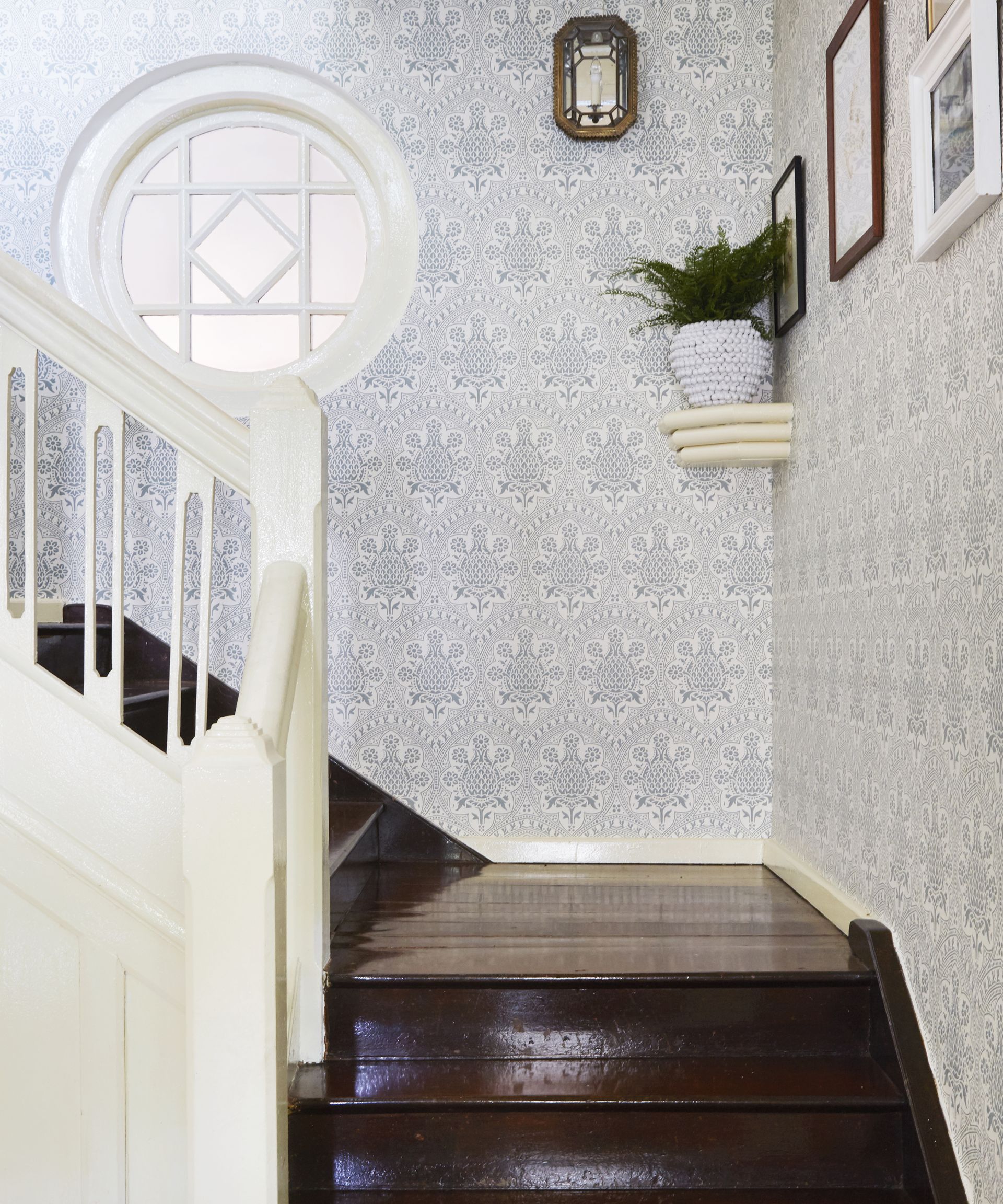Hallway wallpaper ideas: 20 statement wallpapers for a hall | Homes and ...