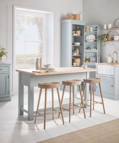 7 coastal kitchen ideas for chic cooking spaces | Real Homes